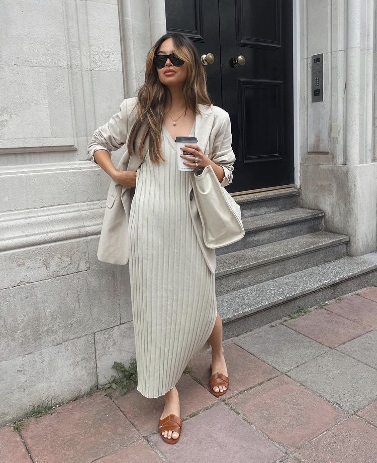 7 Chic Neutral Spring Outfits That Look Very Expensive