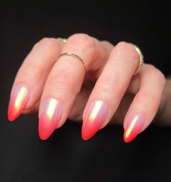 25 Stylish Coral Nails For Summer