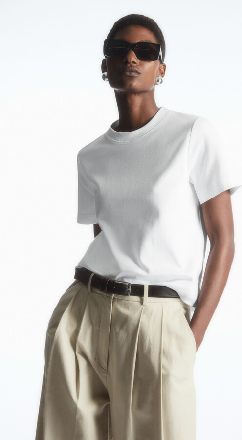 How To Style Linen Pants For The Warmer Months